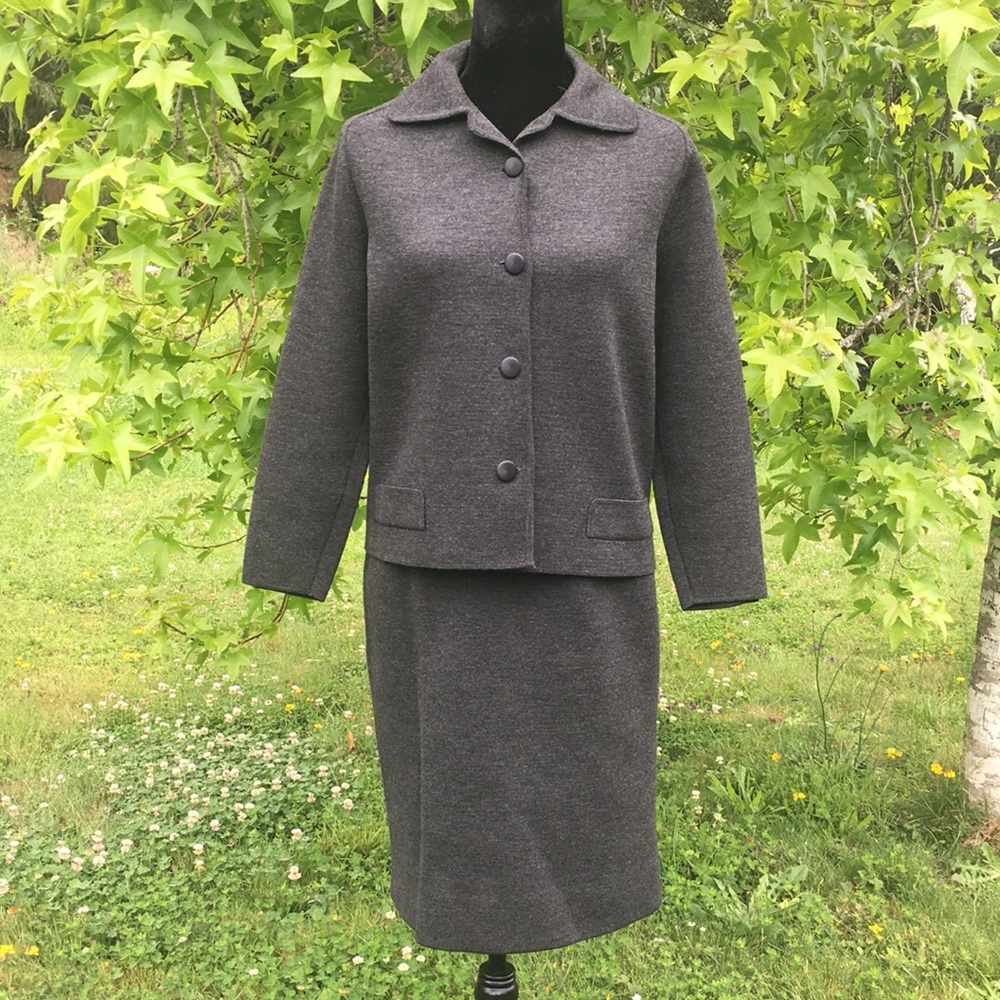 Classic Peka Pure Wool Skirt And Jacket Set - Gem